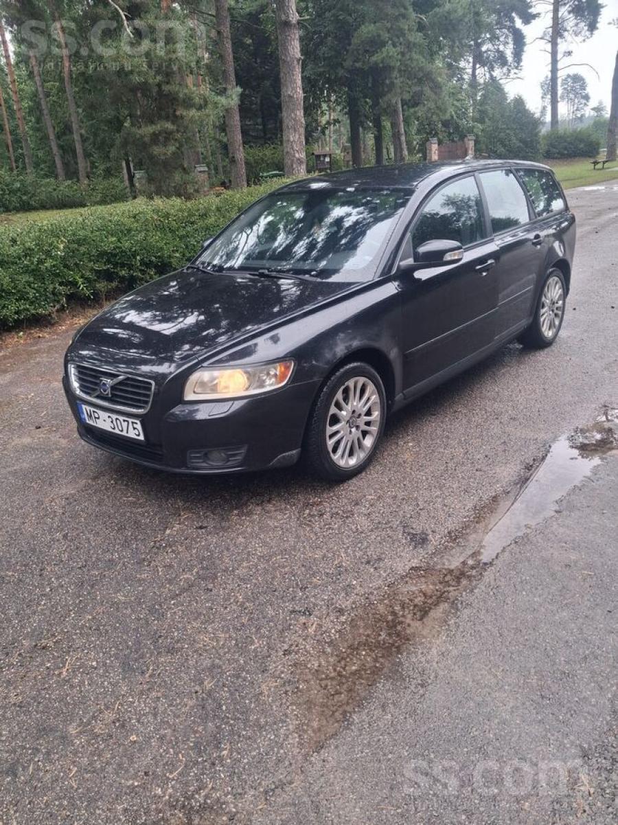 Melns Volvo V50 2008 Jelgava, ar dzinēja tilpumu 1.60 L un nobraukumu 260 tūkst. km par 1800 €, foto 1 vietnē AUTOMOTO.COM.LV