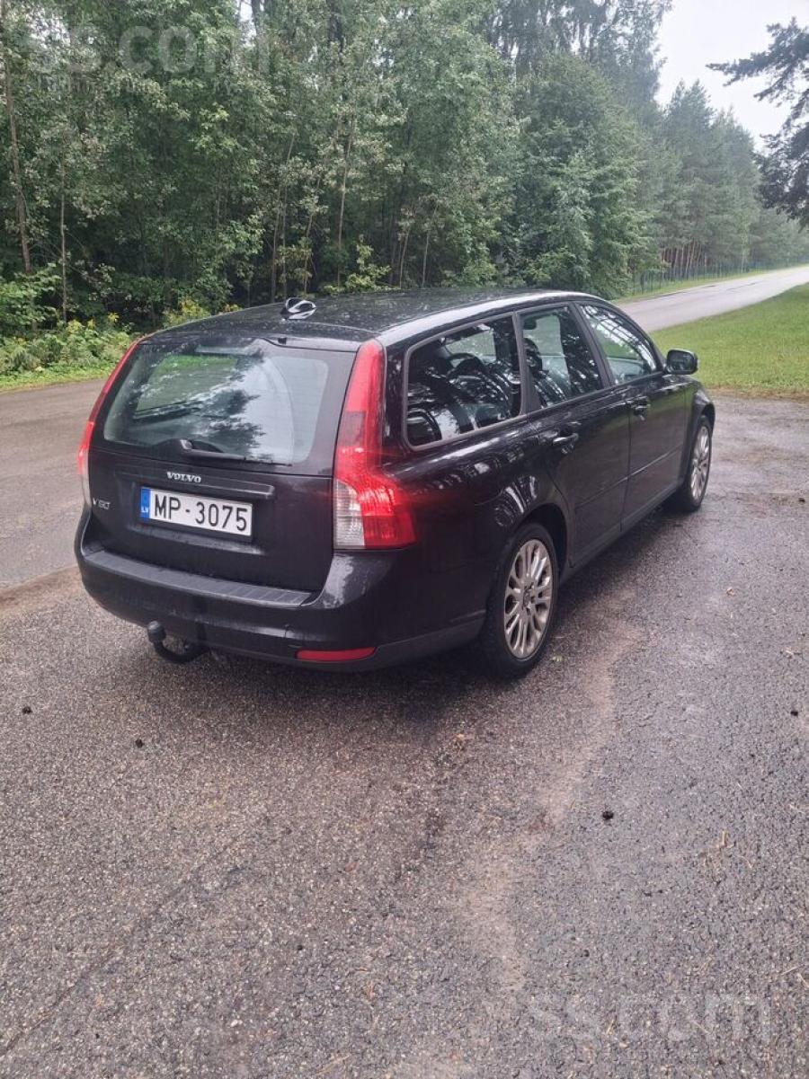 Melns Volvo V50 2008 Jelgava, ar dzinēja tilpumu 1.60 L un nobraukumu 260 tūkst. km par 1800 €, foto 4 vietnē AUTOMOTO.COM.LV