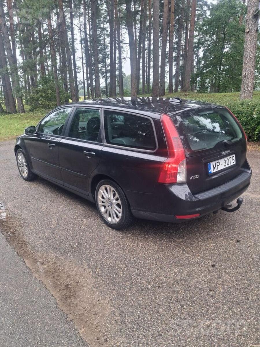 Melns Volvo V50 2008 Jelgava, ar dzinēja tilpumu 1.60 L un nobraukumu 260 tūkst. km par 1800 €, foto 5 vietnē AUTOMOTO.COM.LV