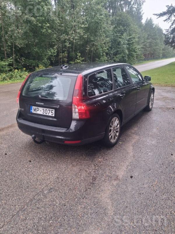 Black Volvo V50 2008 in Jelgava, with an engine capacity of 1.60 L and mileage of 260 thousand km for 1800 €, photo 3 on AUTOMOTO.COM.LV