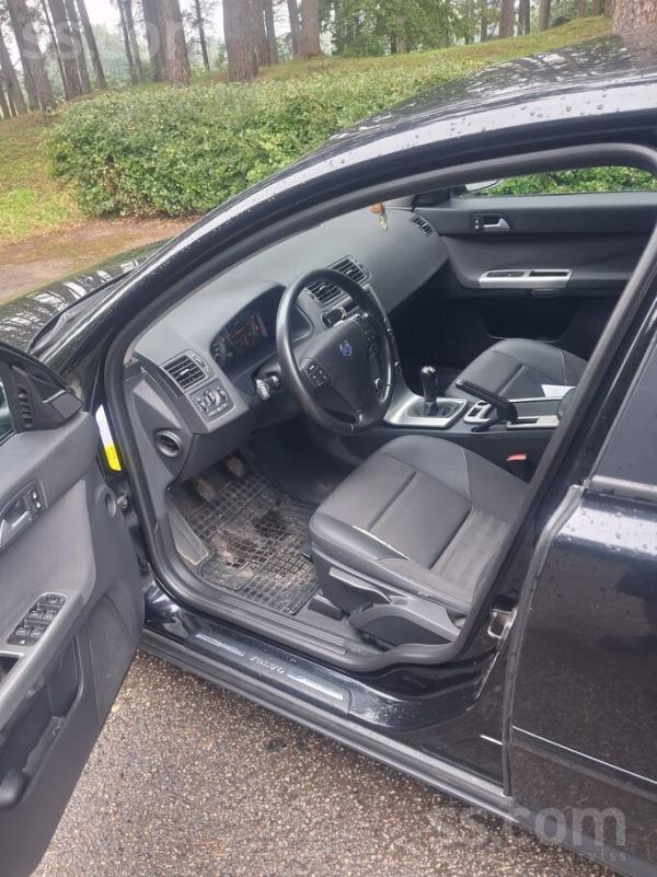 Black Volvo V50 2008 in Jelgava, with an engine capacity of 1.60 L and mileage of 260 thousand km for 1800 €, photo 6 on AUTOMOTO.COM.LV