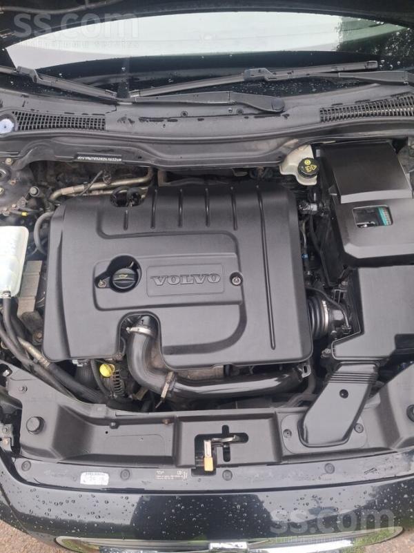Black Volvo V50 2008 in Jelgava, with an engine capacity of 1.60 L and mileage of 260 thousand km for 1800 €, photo 8 on AUTOMOTO.COM.LV