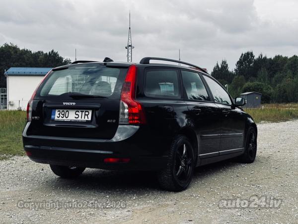 Melns Volvo V50 2008 Tallina, ar dzinēja tilpumu 2.00 L un nobraukumu 234 tūkst. km par 3590 €, foto 3 vietnē AUTOMOTO.COM.LV