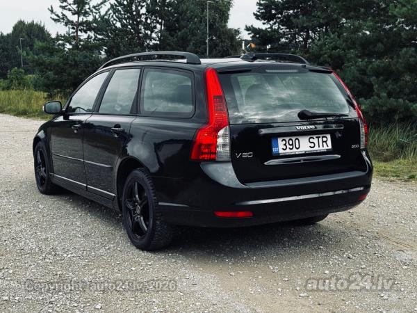 Melns Volvo V50 2008 Tallina, ar dzinēja tilpumu 2.00 L un nobraukumu 234 tūkst. km par 3590 €, foto 4 vietnē AUTOMOTO.COM.LV