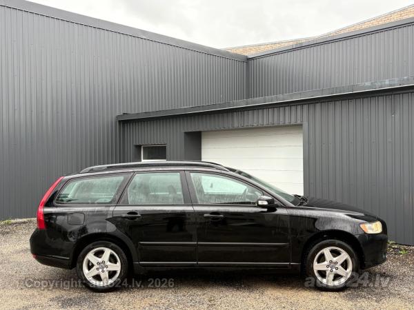 Black Volvo V50 2008 in Rapla, with an engine capacity of 1.60 L and mileage of 0 thousand km for 1250 €, photo 5 on AUTOMOTO.COM.LV