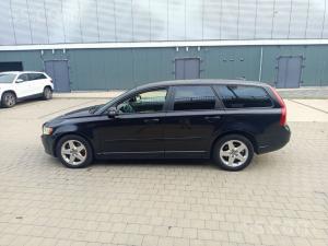 Black Volvo V50 2008 in Riga, with an engine capacity of 2.00 L and mileage of 222 thousand km for 2800 €, photo 4 on AUTOMOTO.COM.LV