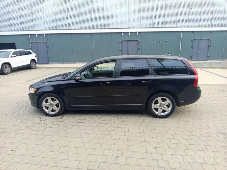 Black Volvo V50 2008 in Riga, with an engine capacity of 2.00 L and mileage of 222 thousand km for 2800 €, photo 4 on AUTOMOTO.COM.LV