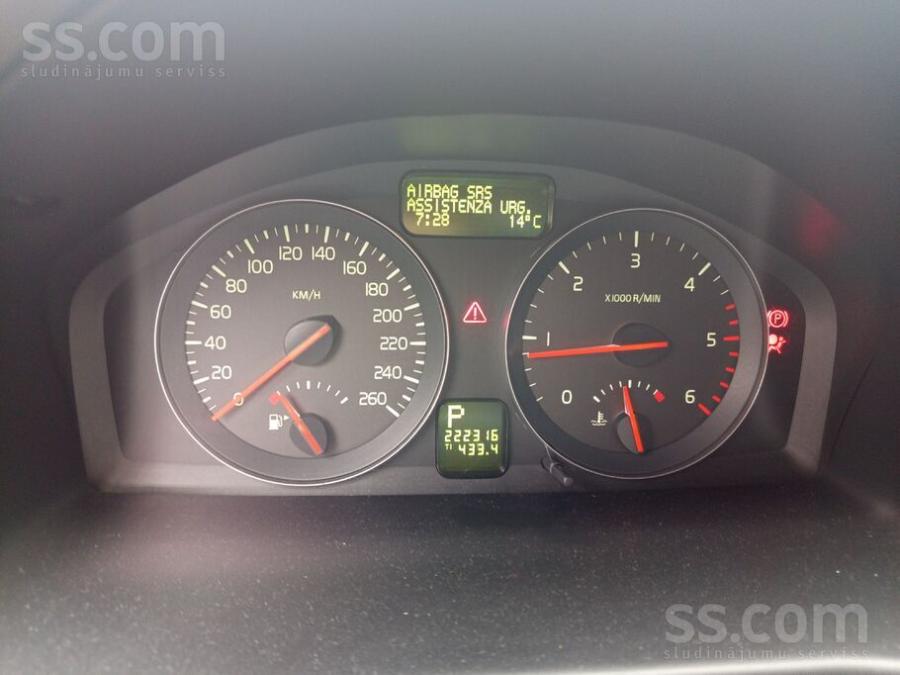 Black Volvo V50 2008 in Riga, with an engine capacity of 2.00 L and mileage of 222 thousand km for 2800 €, photo 6 on AUTOMOTO.COM.LV