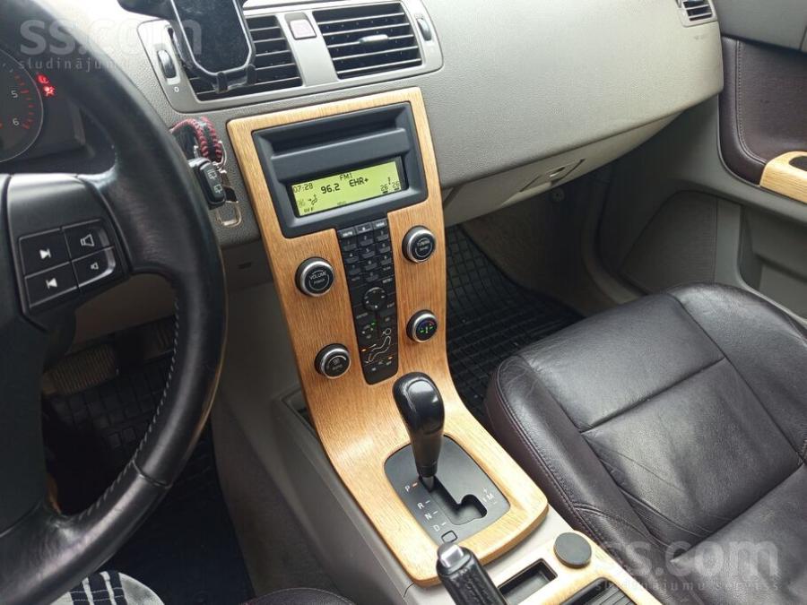 Black Volvo V50 2008 in Riga, with an engine capacity of 2.00 L and mileage of 222 thousand km for 2800 €, photo 15 on AUTOMOTO.COM.LV