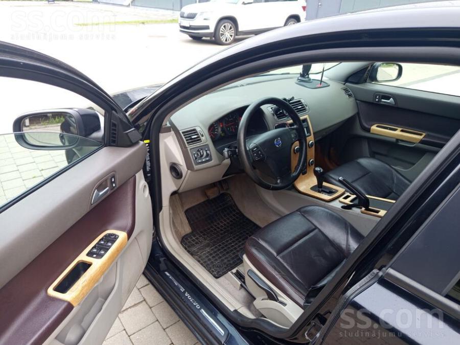 Black Volvo V50 2008 in Riga, with an engine capacity of 2.00 L and mileage of 222 thousand km for 2800 €, photo 9 on AUTOMOTO.COM.LV