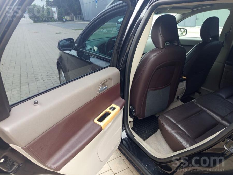 Black Volvo V50 2008 in Riga, with an engine capacity of 2.00 L and mileage of 222 thousand km for 2800 €, photo 10 on AUTOMOTO.COM.LV