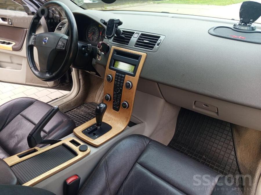 Black Volvo V50 2008 in Riga, with an engine capacity of 2.00 L and mileage of 222 thousand km for 2800 €, photo 11 on AUTOMOTO.COM.LV