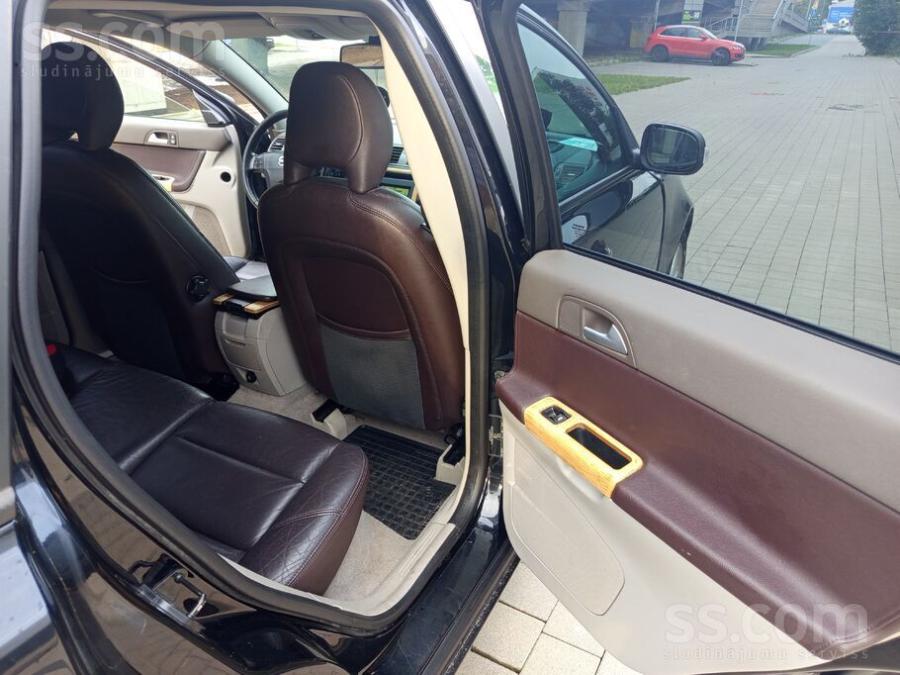 Black Volvo V50 2008 in Riga, with an engine capacity of 2.00 L and mileage of 222 thousand km for 2800 €, photo 12 on AUTOMOTO.COM.LV