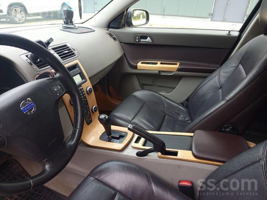 Black Volvo V50 2008 in Riga, with an engine capacity of 2.00 L and mileage of 222 thousand km for 2800 €, photo 13 on AUTOMOTO.COM.LV