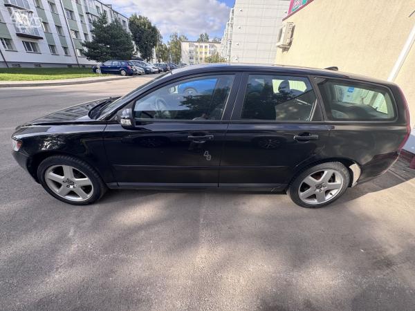 Черный Вольво В50 2008 в Науйойи-Акмяне, объемом двигателя 1.60 л и пробегом 317 тыс. км за 1900 €, фото 4 на AUTOMOTO.COM.LV