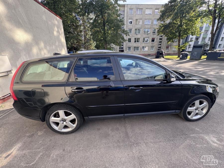 Melns Volvo V50 2008 Naujoji Akmenė, ar dzinēja tilpumu 1.60 L un nobraukumu 317 tūkst. km par 1900 €, foto 5 vietnē AUTOMOTO.COM.LV