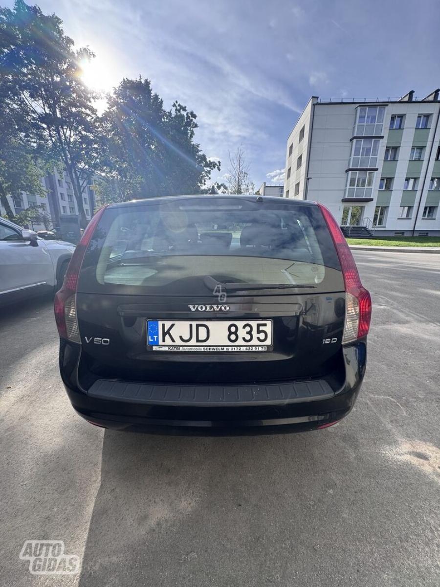 Melns Volvo V50 2008 Naujoji Akmenė, ar dzinēja tilpumu 1.60 L un nobraukumu 317 tūkst. km par 1900 €, foto 6 vietnē AUTOMOTO.COM.LV