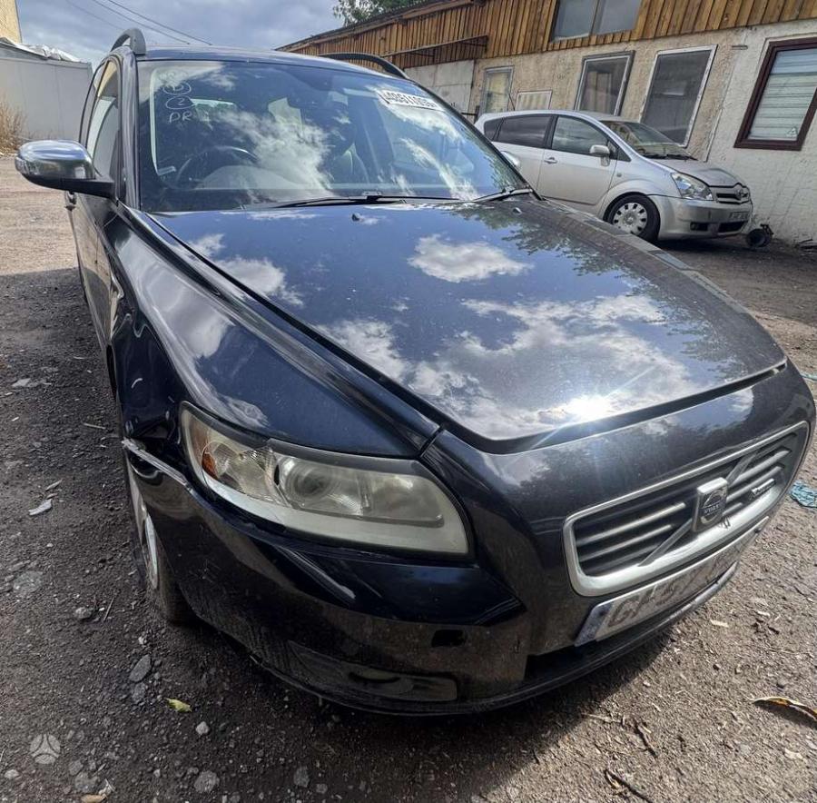 Melns Volvo V50 2008 Kauņa, ar dzinēja tilpumu 1.80 L un nobraukumu 225 tūkst. km par 1150 €, foto 3 vietnē AUTOMOTO.COM.LV