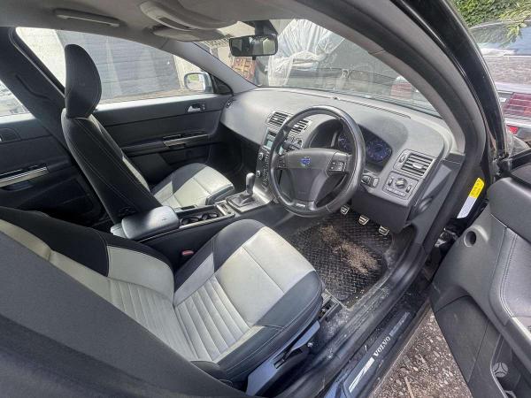 Black Volvo V50 2008 in Kaunas, with an engine capacity of 1.80 L and mileage of 225 thousand km for 1150 €, photo 5 on AUTOMOTO.COM.LV