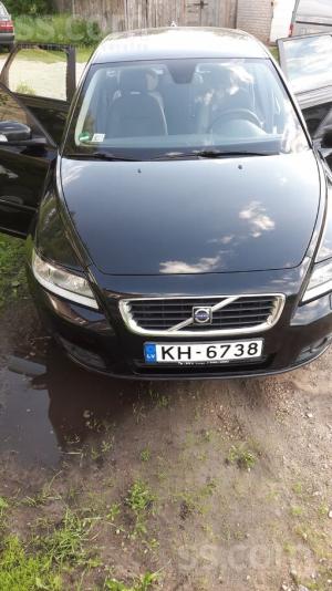Black Volvo V50 2008 in Riga, with an engine capacity of 2.40 L and mileage of 361 thousand km for 3000 €, photo 1 on AUTOMOTO.COM.LV
