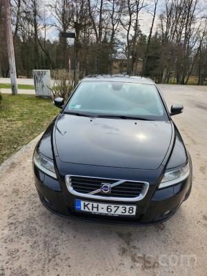 Black Volvo V50 2008 in Riga, with an engine capacity of 2.40 L and mileage of 361 thousand km for 3000 €, photo 3 on AUTOMOTO.COM.LV