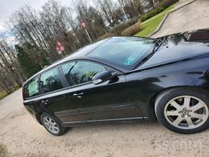 Black Volvo V50 2008 in Riga, with an engine capacity of 2.40 L and mileage of 361 thousand km for 3000 €, photo 4 on AUTOMOTO.COM.LV