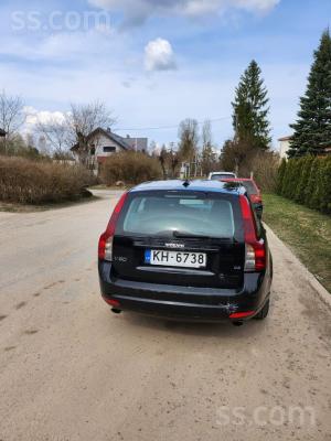Black Volvo V50 2008 in Riga, with an engine capacity of 2.40 L and mileage of 361 thousand km for 3000 €, photo 5 on AUTOMOTO.COM.LV