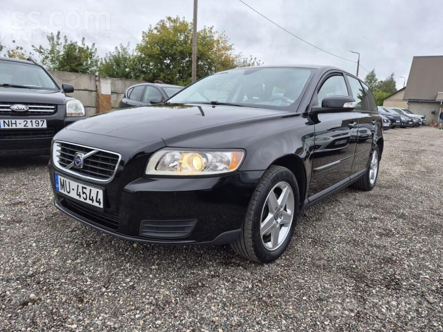 Melns Volvo V50 2008 Daugavpils, ar dzinēja tilpumu 2.00 L un nobraukumu 0 tūkst. km par 2550 €, foto 1 vietnē AUTOMOTO.COM.LV