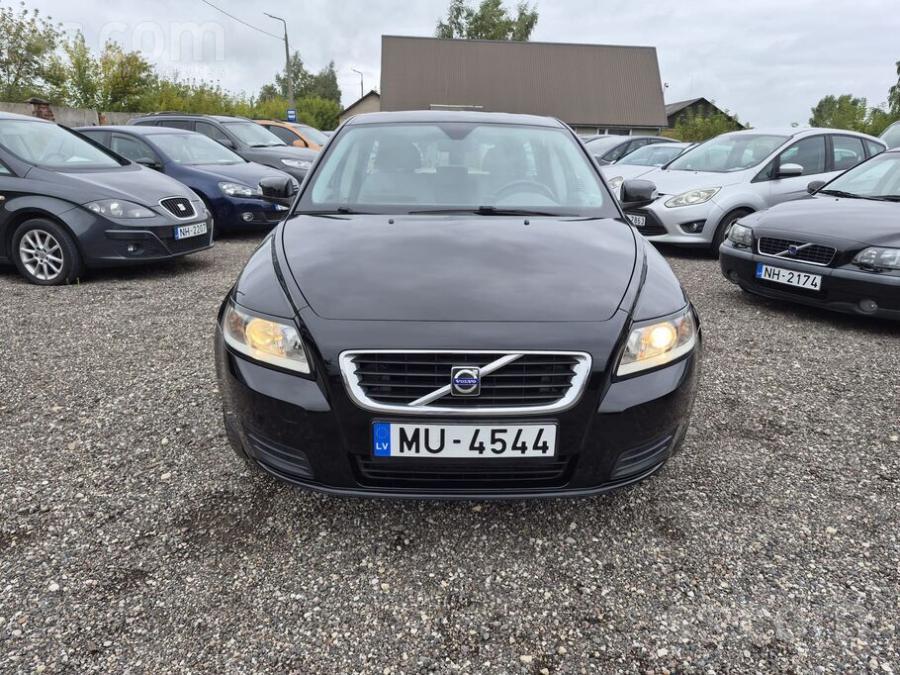 Melns Volvo V50 2008 Daugavpils, ar dzinēja tilpumu 2.00 L un nobraukumu 0 tūkst. km par 2550 €, foto 3 vietnē AUTOMOTO.COM.LV