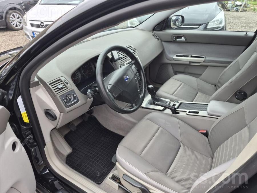 Melns Volvo V50 2008 Daugavpils, ar dzinēja tilpumu 2.00 L un nobraukumu 0 tūkst. km par 2550 €, foto 11 vietnē AUTOMOTO.COM.LV