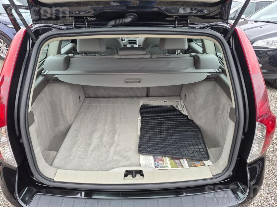 Melns Volvo V50 2008 Daugavpils, ar dzinēja tilpumu 2.00 L un nobraukumu 0 tūkst. km par 2550 €, foto 18 vietnē AUTOMOTO.COM.LV