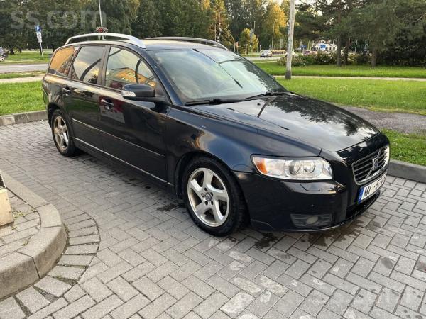 Volvo V50 2008 Rīga vietnē Melns Volvo V50 2008 Rīga, ar dzinēja tilpumu 2.40 L un nobraukumu 300 tūkst. km par 2999 €, foto 1 vietnē AUTOMOTO.COM.LV