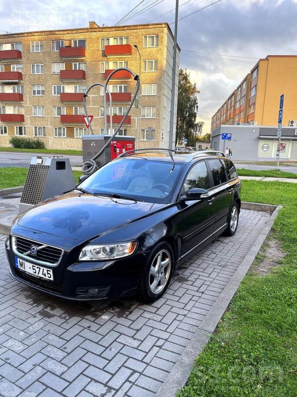 Volvo V50 2008 Rīga vietnē Melns Volvo V50 2008 Rīga, ar dzinēja tilpumu 2.40 L un nobraukumu 300 tūkst. km par 2999 €, foto 4 vietnē AUTOMOTO.COM.LV