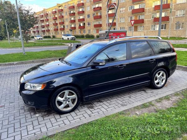 Volvo V50 2008 Rīga vietnē Melns Volvo V50 2008 Rīga, ar dzinēja tilpumu 2.40 L un nobraukumu 300 tūkst. km par 2999 €, foto 6 vietnē AUTOMOTO.COM.LV