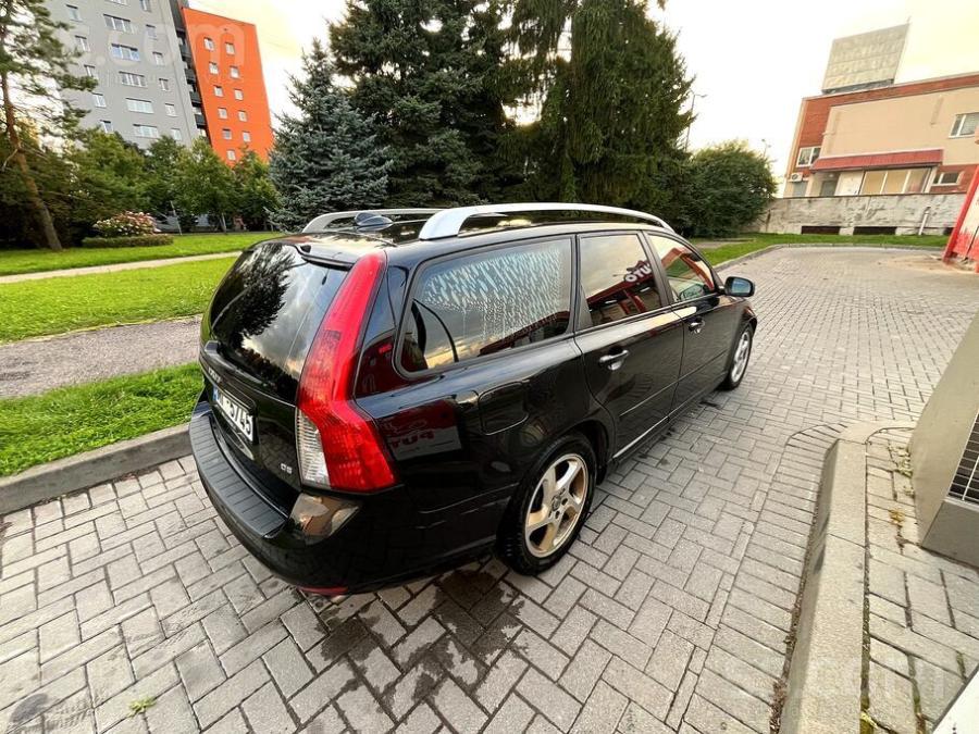 Melns Volvo V50 2008 Rīga, ar dzinēja tilpumu 2.40 L un nobraukumu 300 tūkst. km par 2999 €, foto 7 vietnē AUTOMOTO.COM.LV