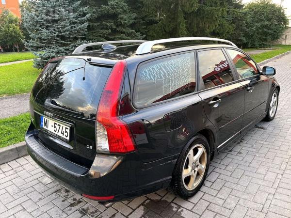 Volvo V50 2008 Rīga vietnē Melns Volvo V50 2008 Rīga, ar dzinēja tilpumu 2.40 L un nobraukumu 300 tūkst. km par 2999 €, foto 8 vietnē AUTOMOTO.COM.LV