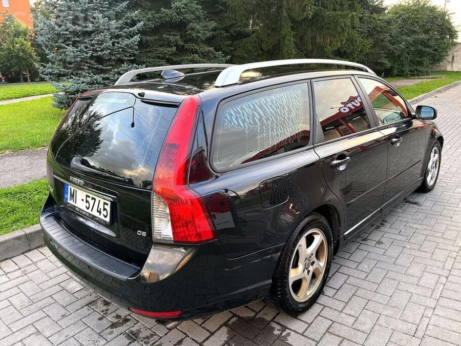 Melns Volvo V50 2008 Rīga, ar dzinēja tilpumu 2.40 L un nobraukumu 300 tūkst. km par 2999 €, foto 8 vietnē AUTOMOTO.COM.LV