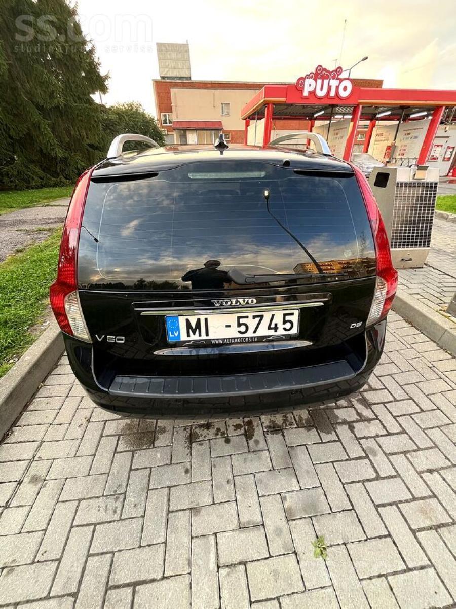 Melns Volvo V50 2008 Rīga, ar dzinēja tilpumu 2.40 L un nobraukumu 300 tūkst. km par 2999 €, foto 10 vietnē AUTOMOTO.COM.LV