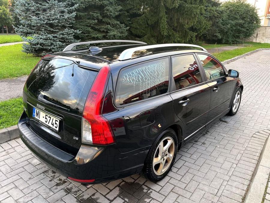 Melns Volvo V50 2008 Rīga, ar dzinēja tilpumu 2.40 L un nobraukumu 300 tūkst. km par 2999 €, foto 11 vietnē AUTOMOTO.COM.LV