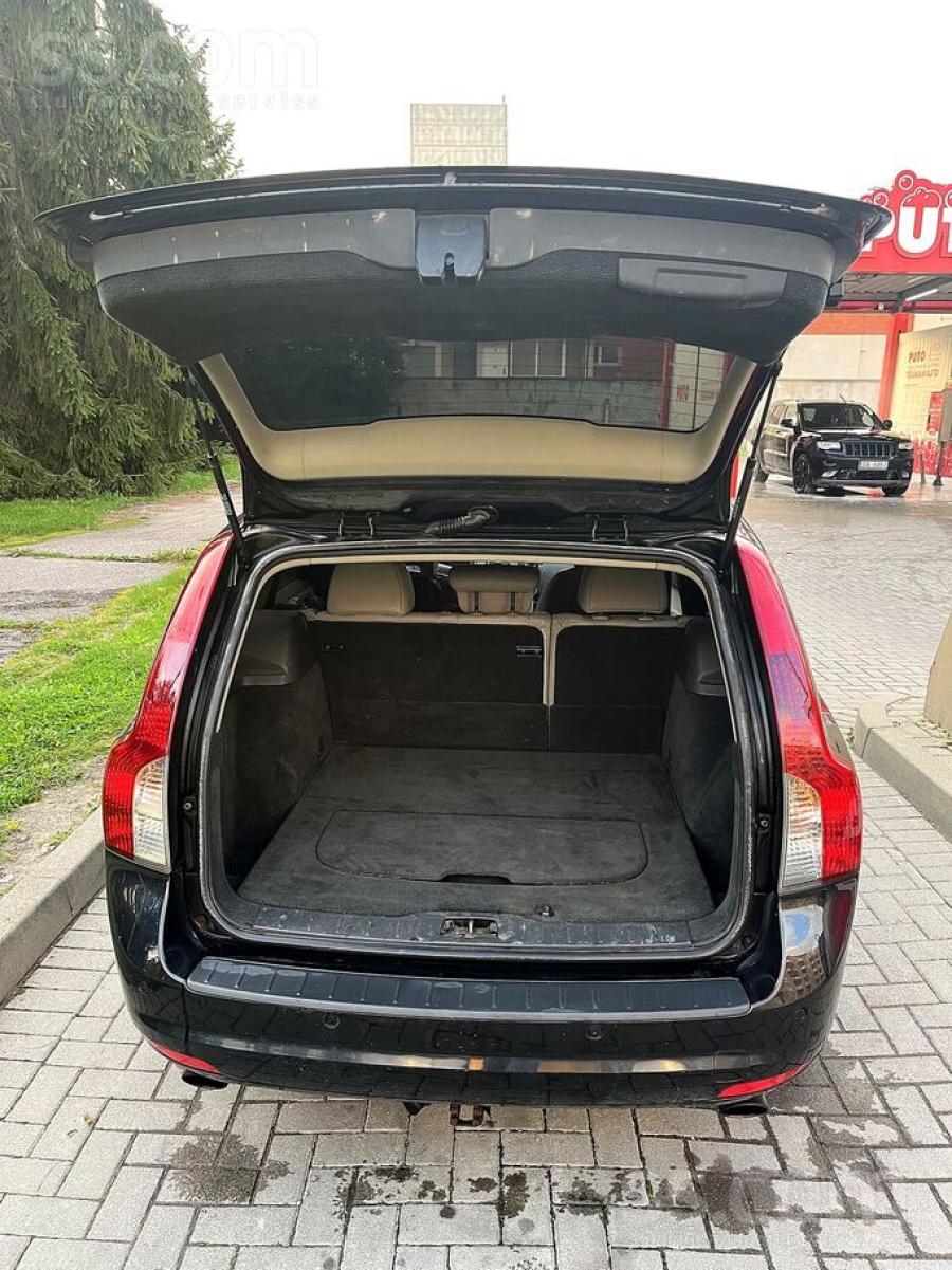 Melns Volvo V50 2008 Rīga, ar dzinēja tilpumu 2.40 L un nobraukumu 300 tūkst. km par 2999 €, foto 13 vietnē AUTOMOTO.COM.LV