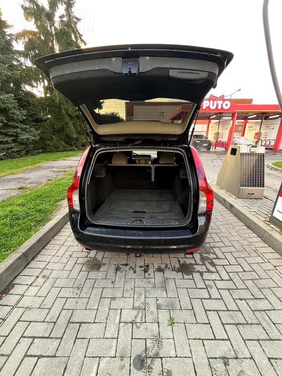 Melns Volvo V50 2008 Rīga, ar dzinēja tilpumu 2.40 L un nobraukumu 300 tūkst. km par 2999 €, foto 14 vietnē AUTOMOTO.COM.LV