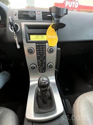 Melns Volvo V50 2008 Rīga, ar dzinēja tilpumu 2.40 L un nobraukumu 300 tūkst. km par 2999 €, foto 18 vietnē AUTOMOTO.COM.LV