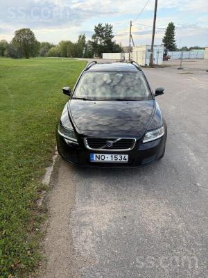 Черный Вольво В50 2008 в Рига, объемом двигателя 2.00 л и пробегом 253 тыс. км за 2200 €, фото  на AUTOMOTO.COM.LV