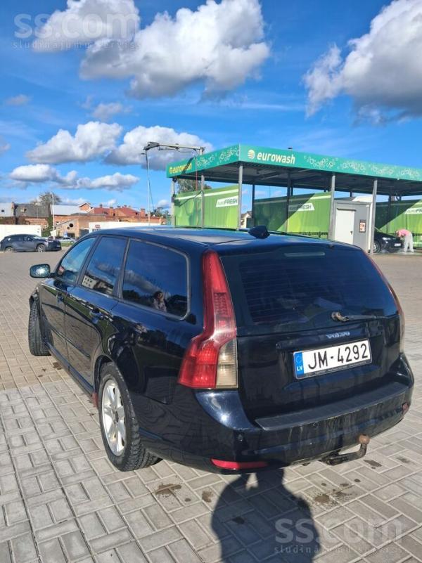 Черный Вольво В50 2008 в Резекне, объемом двигателя 2.00 л и пробегом 431 тыс. км за 1500 €, фото 4 на AUTOMOTO.COM.LV