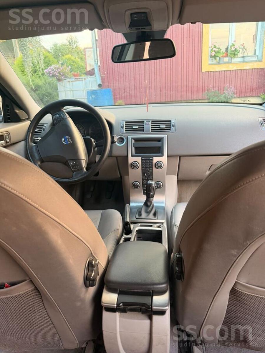 Melns Volvo V50 2008 Rēzekne, ar dzinēja tilpumu 2.00 L un nobraukumu 431 tūkst. km par 1500 €, foto 6 vietnē AUTOMOTO.COM.LV