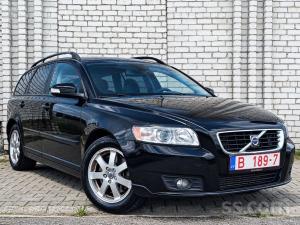 Melns Volvo V50 2008 Tukums, ar dzinēja tilpumu 2.40 L un nobraukumu 299 tūkst. km par 3500 €, foto  vietnē AUTOMOTO.COM.LV