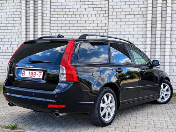 Volvo V50 2008 Tukums vietnē Melns Volvo V50 2008 Tukums, ar dzinēja tilpumu 2.40 L un nobraukumu 299 tūkst. km par 3500 €, foto 5 vietnē AUTOMOTO.COM.LV