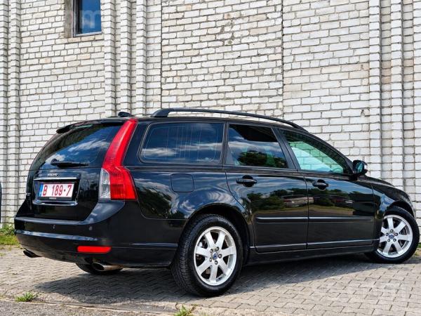 Volvo V50 2008 Tukums vietnē Melns Volvo V50 2008 Tukums, ar dzinēja tilpumu 2.40 L un nobraukumu 299 tūkst. km par 3500 €, foto 7 vietnē AUTOMOTO.COM.LV