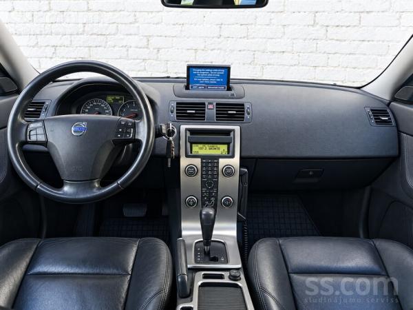 Volvo V50 2008 Tukums vietnē Melns Volvo V50 2008 Tukums, ar dzinēja tilpumu 2.40 L un nobraukumu 299 tūkst. km par 3500 €, foto 8 vietnē AUTOMOTO.COM.LV
