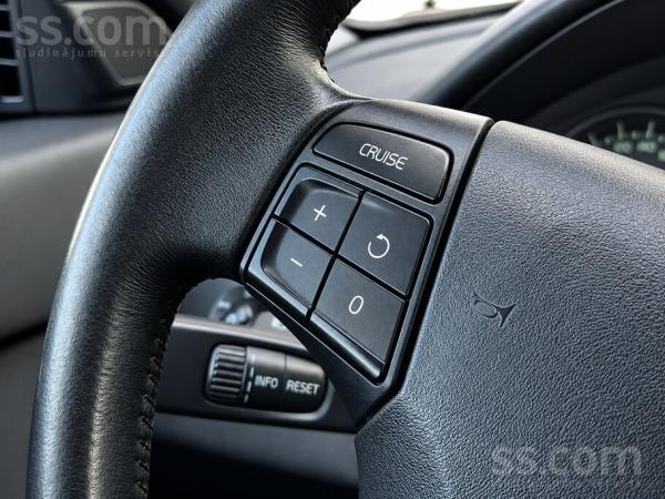 Volvo V50 2008 Tukums vietnē Melns Volvo V50 2008 Tukums, ar dzinēja tilpumu 2.40 L un nobraukumu 299 tūkst. km par 3500 €, foto 9 vietnē AUTOMOTO.COM.LV